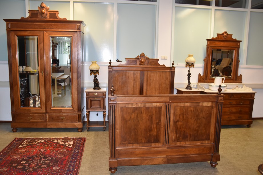 Complete antieke slaapkamer - Nalatenschapsveiling van inboedel met ...