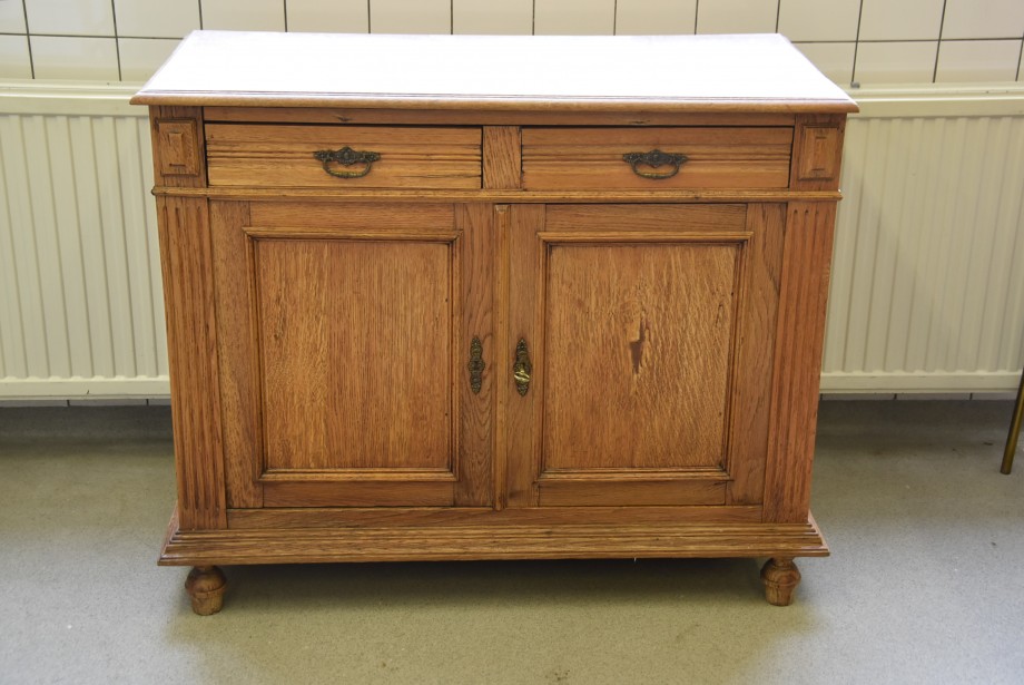 Dressoirkast - Online veiling van inboedel en privé verzamelingen