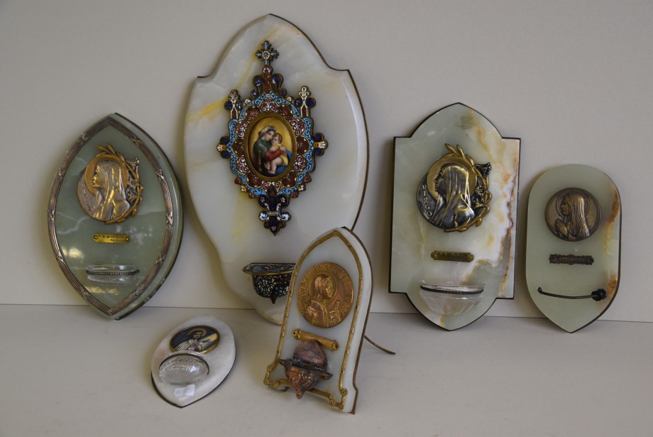 Verzameling wijwaterbakjes - Veiling van mooie antiek en authentieke ...