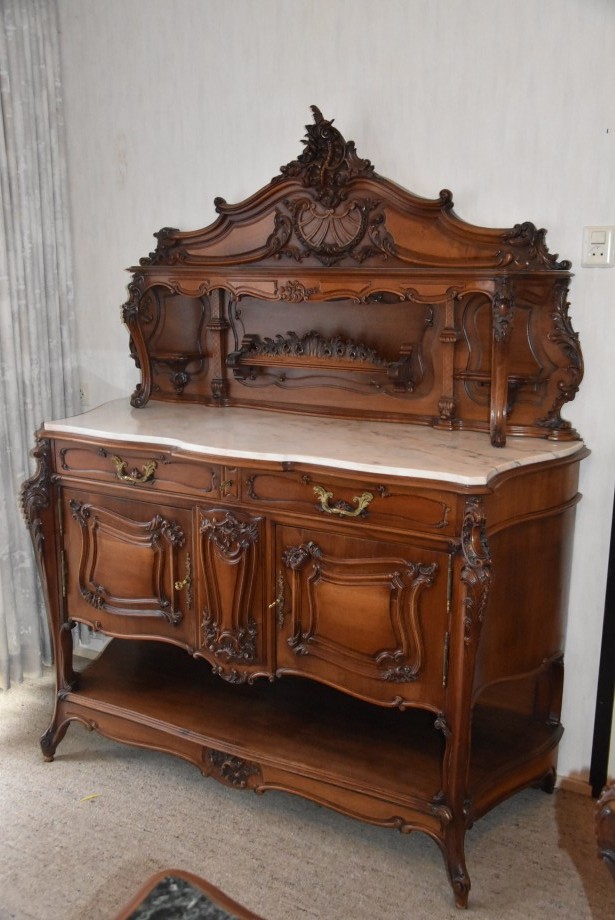 Dressoirkast - Online veiling van inboedel met antiek en privéverzamelingen