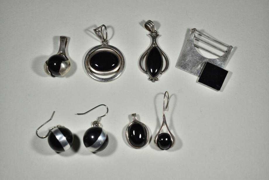 Zilveren hangers - Online veiling van sieraden en bijouterie uit ...