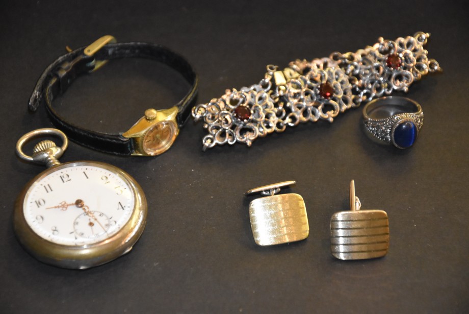 Sieraden en horloges - Online veiling van mooie inboedel uit nalatenschap.
